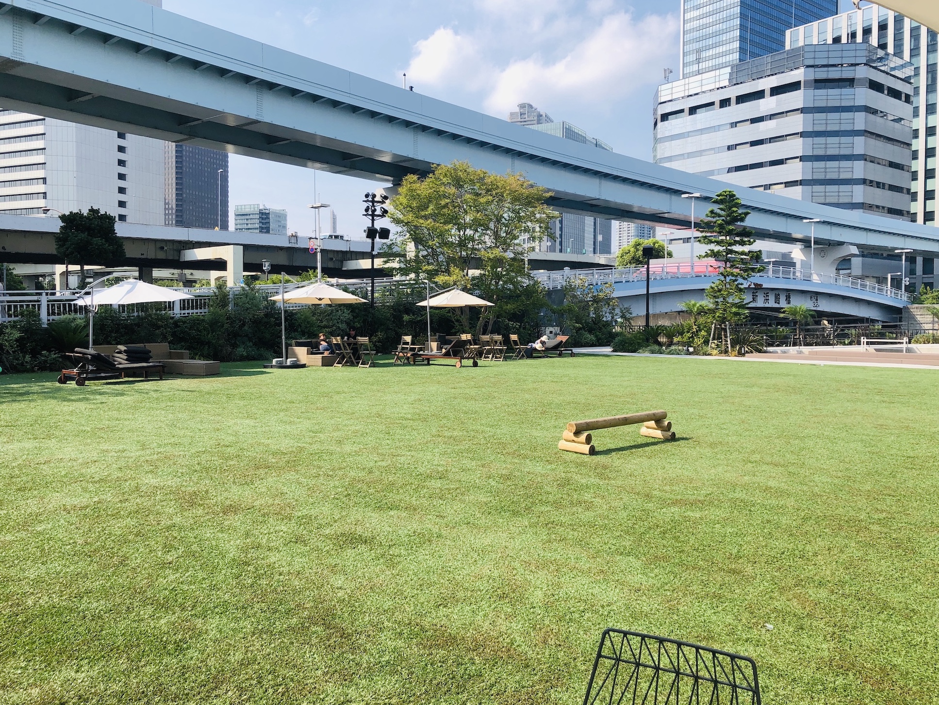 日の出埠頭に誕生！Hi-NODEのオシャレなテラスレストランBESIDE SEASIDE | 東京ベイエリアガイド